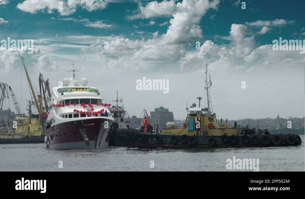 Royal barque Stock Videos & Footage - HD and 4K Video Clips - Alamy