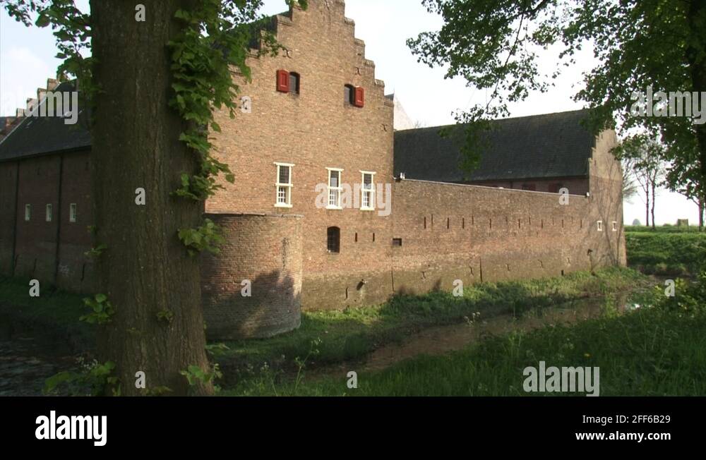 Medieval moat Stock Videos & Footage - HD and 4K Video Clips - Alamy