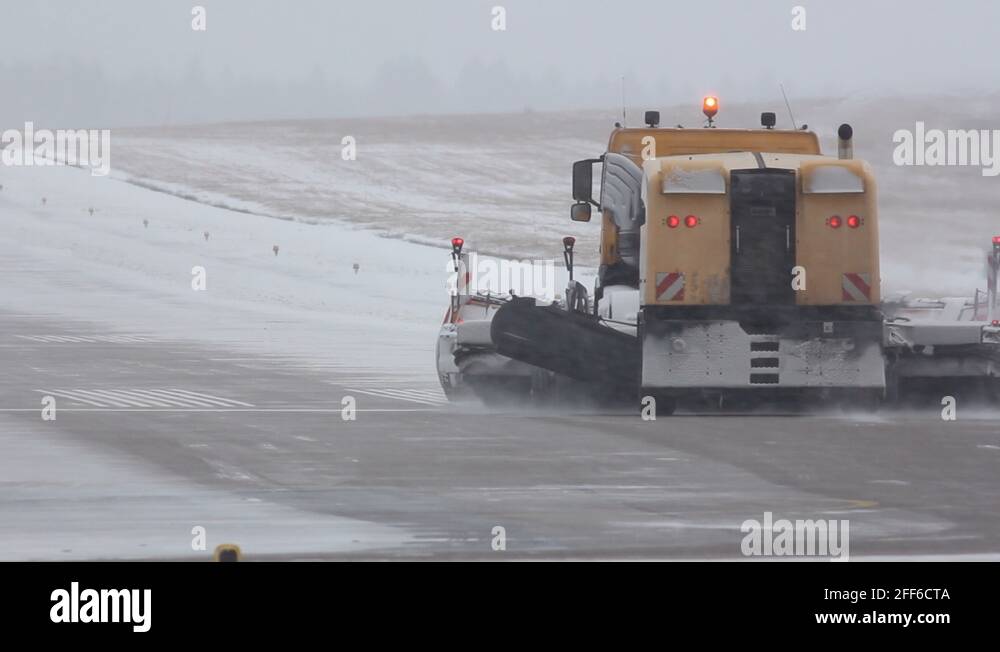 Snow on runway Stock Videos & Footage - HD and 4K Video Clips - Alamy