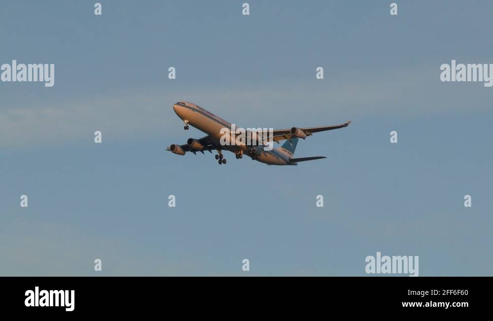 Kuwait airways a340 landing Stock Videos & Footage - HD and 4K Video ...