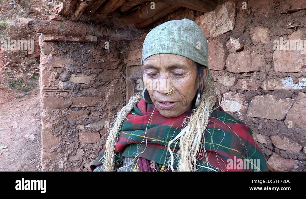 Making string Stock Videos & Footage - HD and 4K Video Clips - Alamy