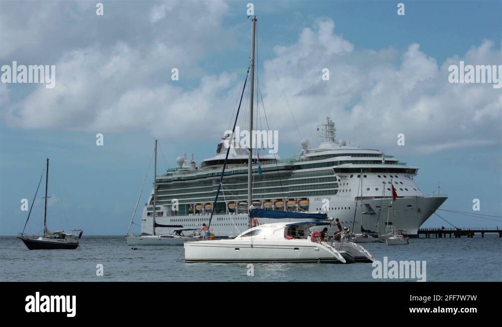 Cruise ship family Stock Videos & Footage - HD and 4K Video Clips - Alamy