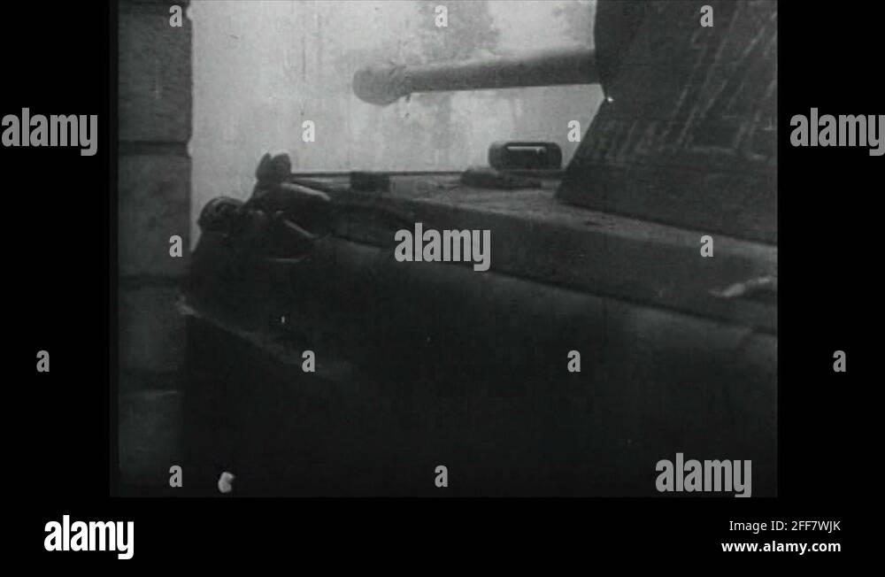 Ww2 artillery Stock Videos & Footage - HD and 4K Video Clips - Alamy