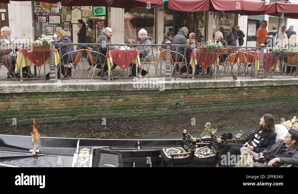 Venetia gondola Stock Videos & Footage - HD and 4K Video Clips - Alamy