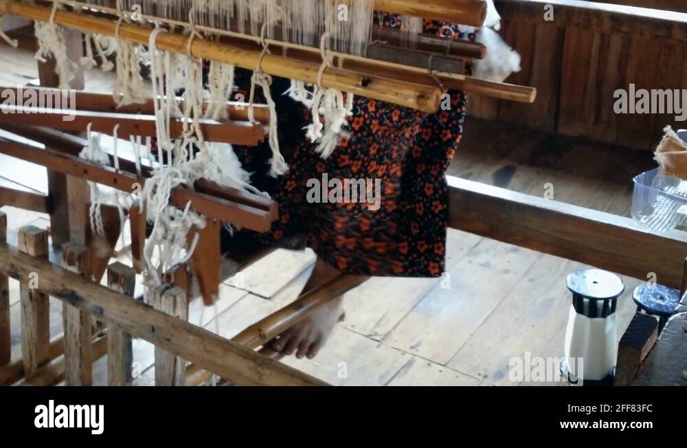 Handicraft loom Stock Videos & Footage - HD and 4K Video Clips - Alamy