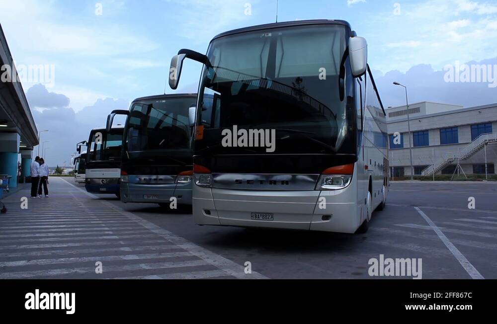 Buses bus tour Stock Videos & Footage - HD and 4K Video Clips - Alamy