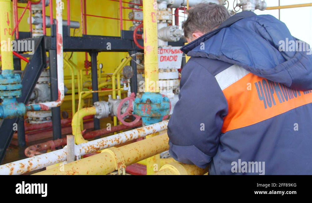 Offshore oil rig engineer Stock Videos & Footage - HD and 4K Video ...