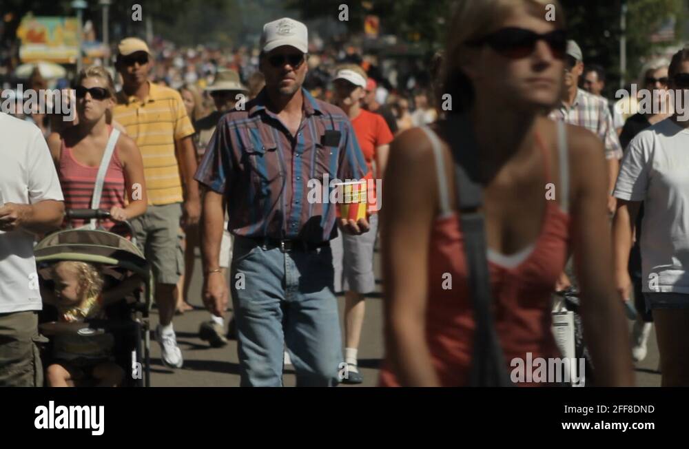 Fair crowd Stock Videos & Footage - HD and 4K Video Clips - Alamy