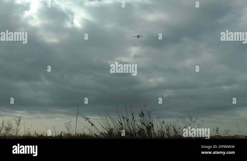 Air drop Stock Videos & Footage - HD and 4K Video Clips - Alamy