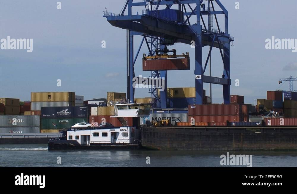 Waalhaven Container Terminal for deep sea and barge containers + zoom ...