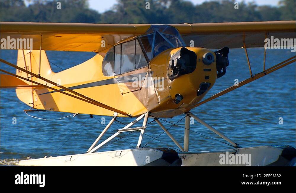 Piper cub seaplane Stock Videos & Footage - HD and 4K Video Clips - Alamy