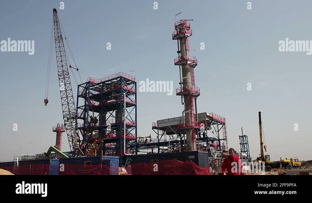 Refinery pipelines inside oil gas Stock Videos & Footage - HD and 4K ...