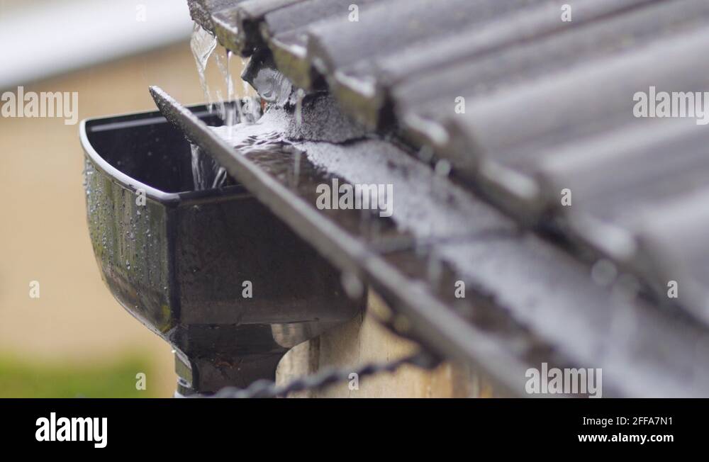 Rain pouring into gutter on side of house Stock Video Footage - Alamy