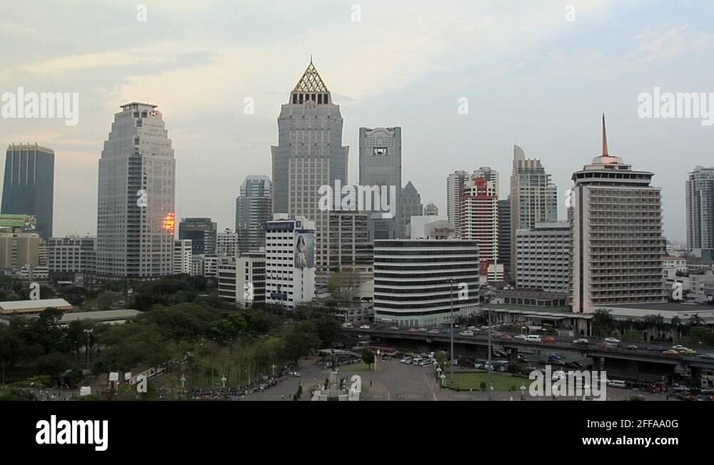 The park silom Stock Videos & Footage - HD and 4K Video Clips - Alamy