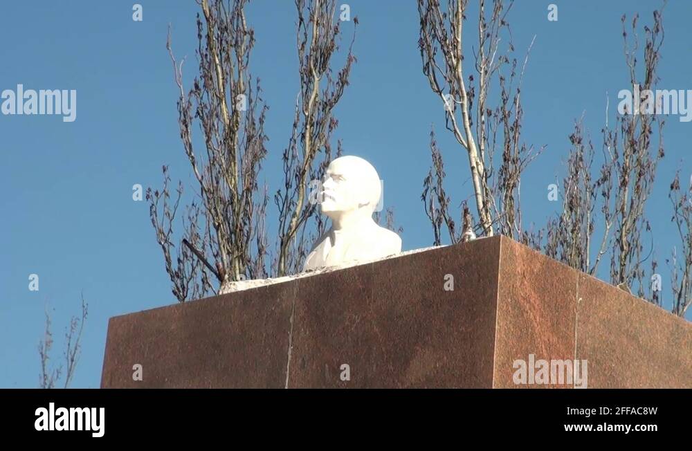 Dismantling a lenin monument Stock Videos & Footage - HD and 4K Video ...