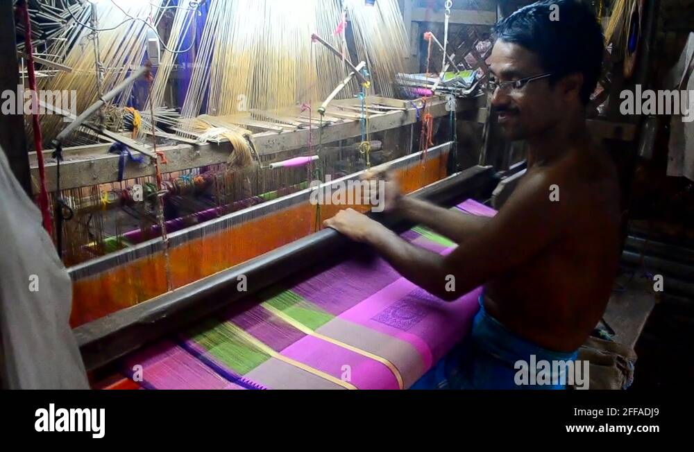 Weaver weaving cloth Stock Videos & Footage - HD and 4K Video Clips - Alamy