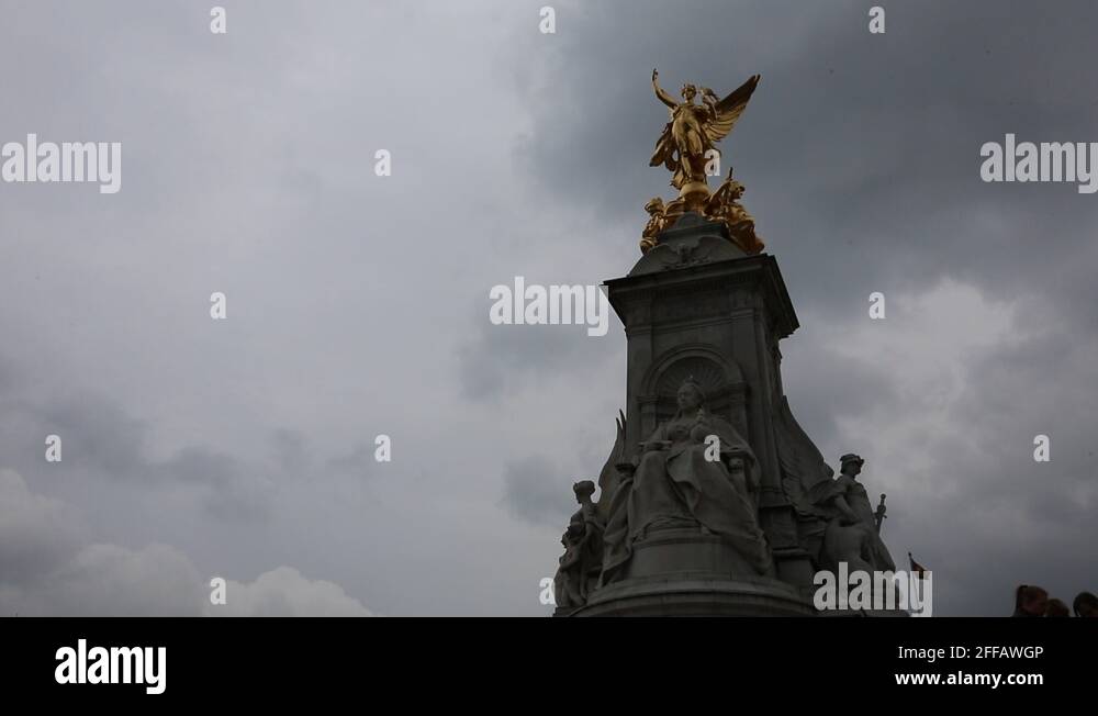 Royal statue Stock Videos & Footage - HD and 4K Video Clips - Alamy
