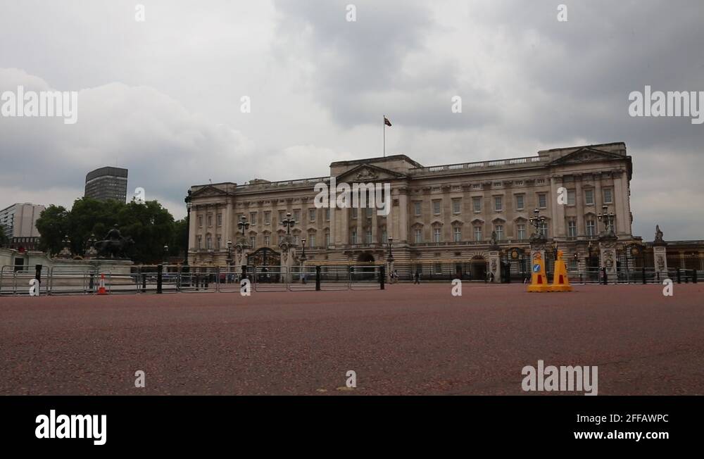 The wall of the buckingham palace Stock Videos & Footage - HD and 4K ...