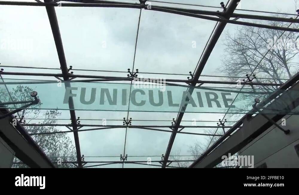 Funiculaire train to Sacre Coeur Montmarte Stock Video Footage - Alamy