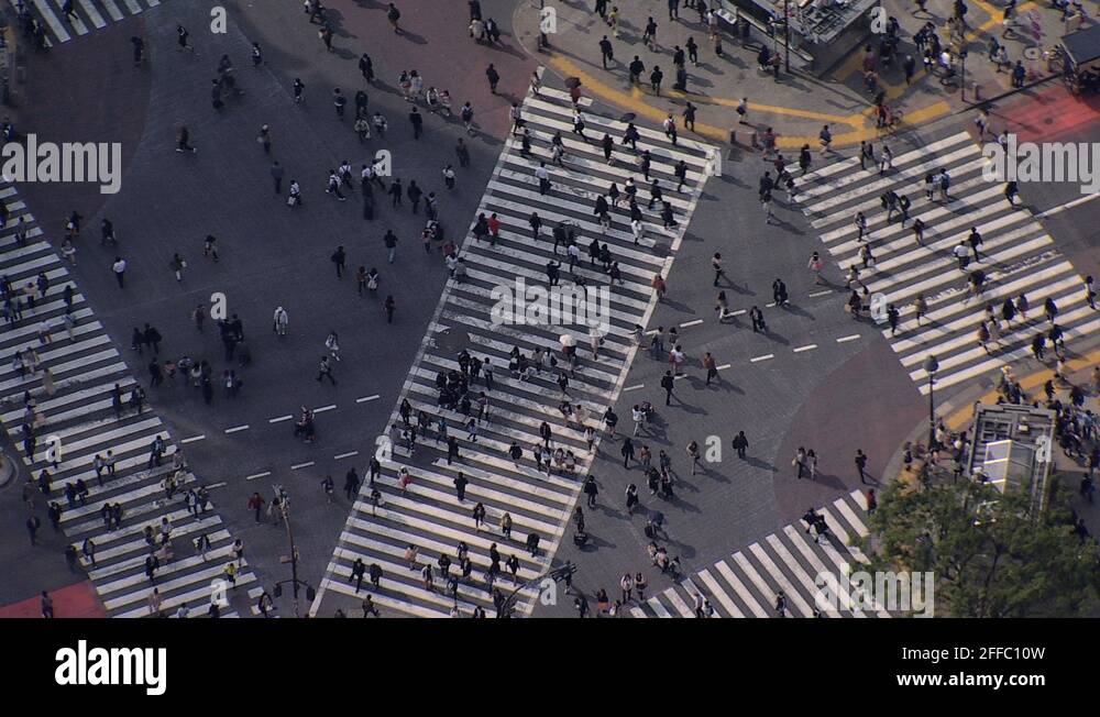 Scramble crossing Stock Videos & Footage - HD and 4K Video Clips - Alamy