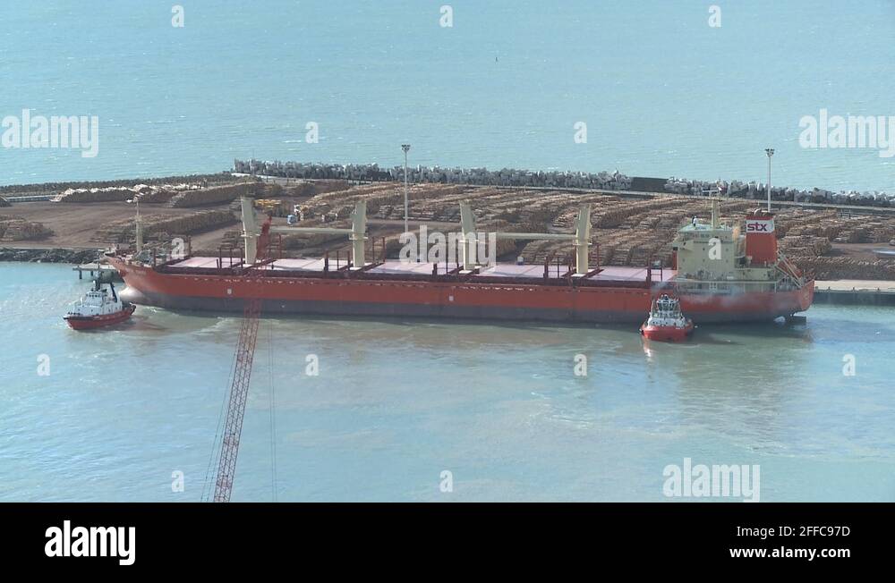 Log tug lumber ship timber sea port berth wharf jetty tugboat export ...