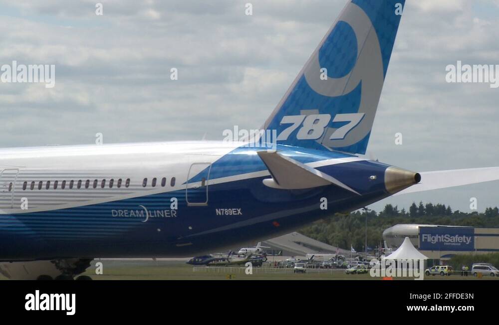 Boeing 787 9 Pushback Stock Video Footage - Alamy