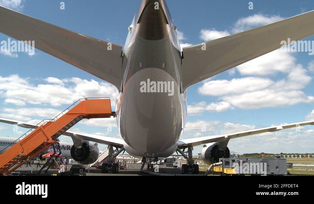 Boeing 787 Dreamliner Underside and Rear Stock Video Footage - Alamy