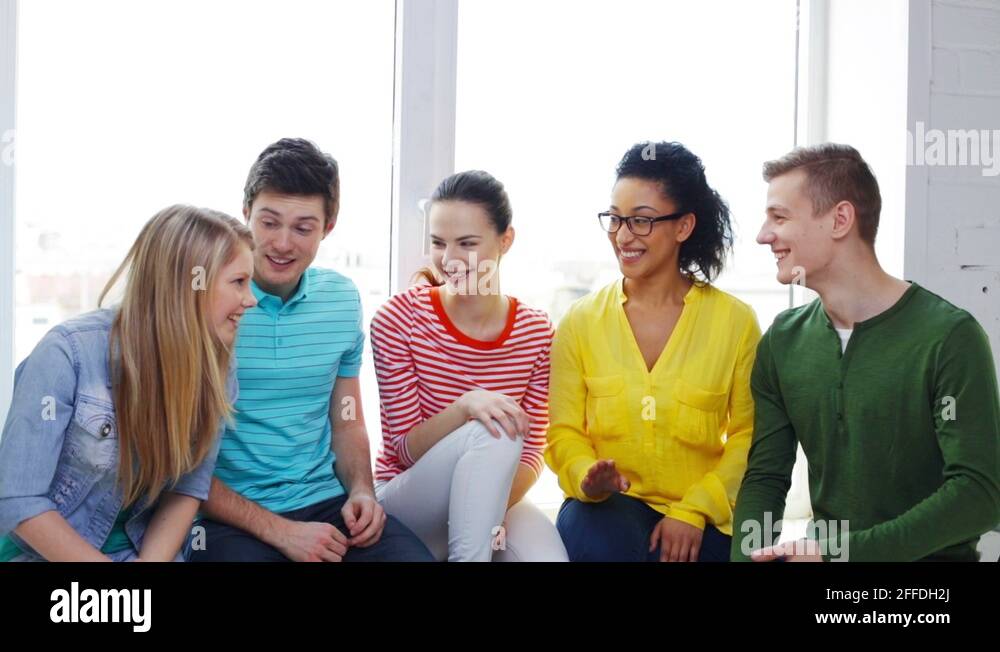 Students having conversation Stock Videos & Footage - HD and 4K Video Clips - Alamy