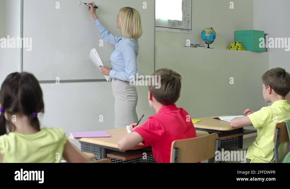Esl classroom Stock Videos & Footage - HD and 4K Video Clips - Alamy