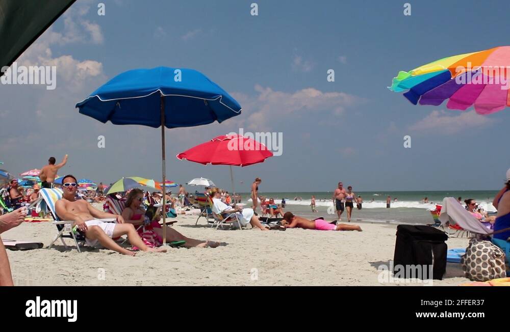 Crowds on beach Stock Videos & Footage - HD and 4K Video Clips - Alamy