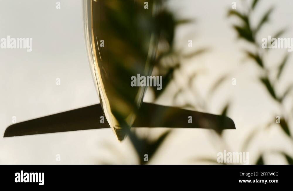 Airport overhead runway aircraft Stock Videos & Footage - HD and 4K ...