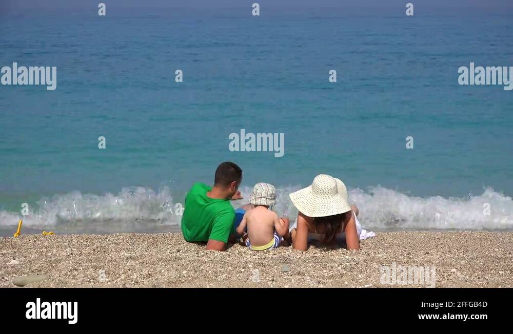 Child splash family Stock Videos & Footage - HD and 4K Video Clips - Alamy