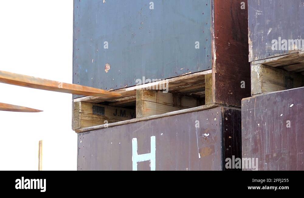 Lifting box movement Stock Videos & Footage - HD and 4K Video Clips - Alamy