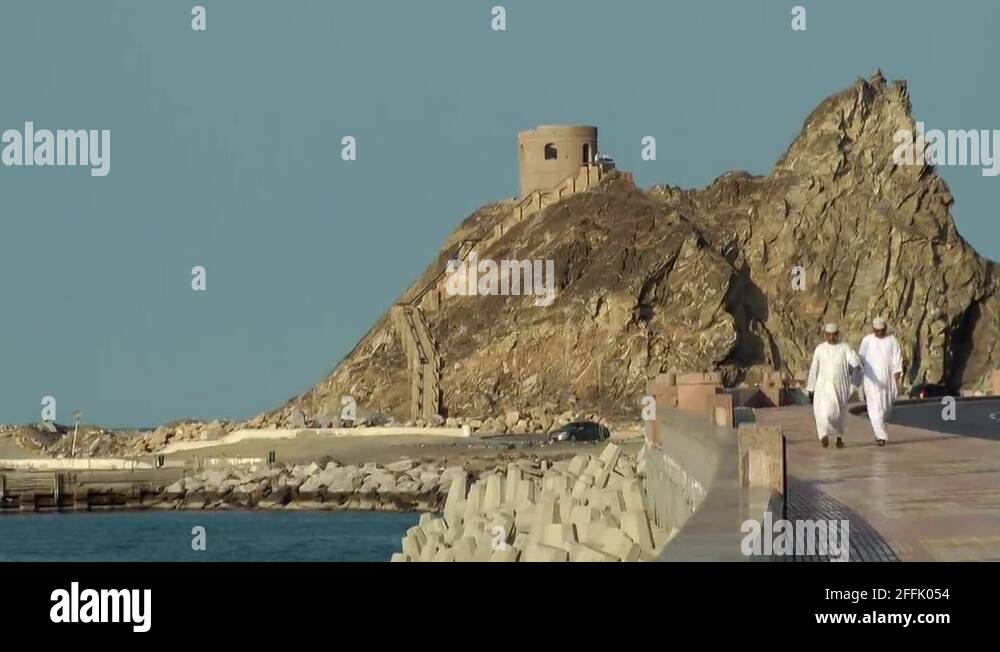 Arabia Orient Oman sultanate city of Muttrah (Matrah) 071 Omani people ...