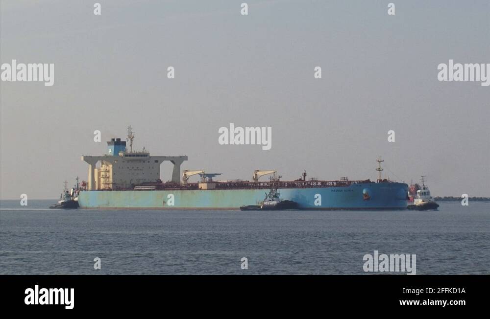 Arrival of boats Stock Videos & Footage - HD and 4K Video Clips - Alamy