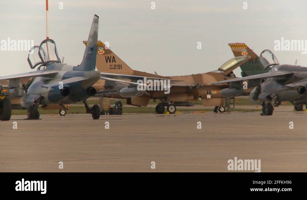 Fighter jet trainer Stock Videos & Footage - HD and 4K Video Clips - Alamy
