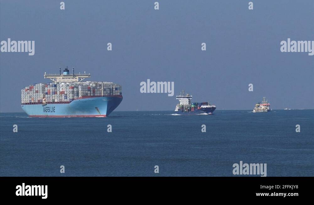 ultra large container vessel Elly Maersk approaching + zoom out ship ...