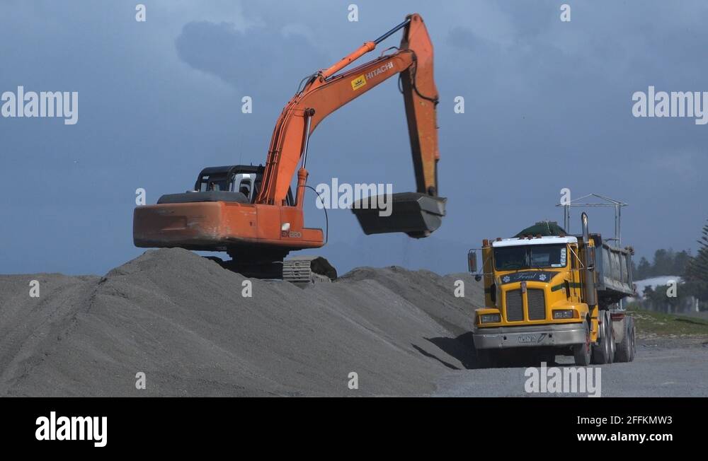 Loading digger Stock Videos & Footage - HD and 4K Video Clips - Alamy