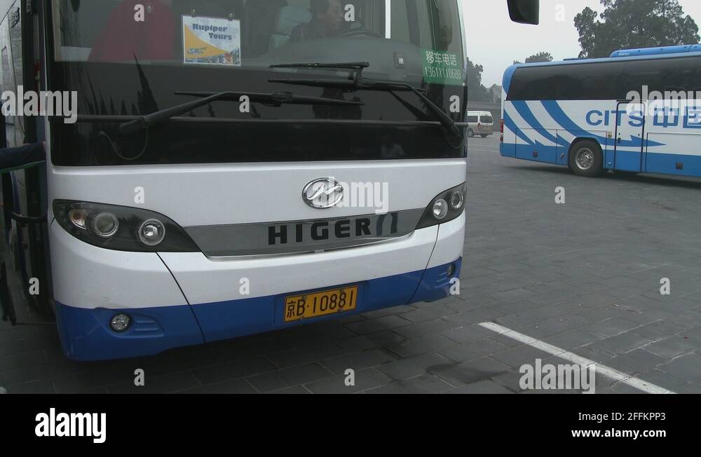 Chinese tour bus Stock Videos & Footage - HD and 4K Video Clips - Alamy