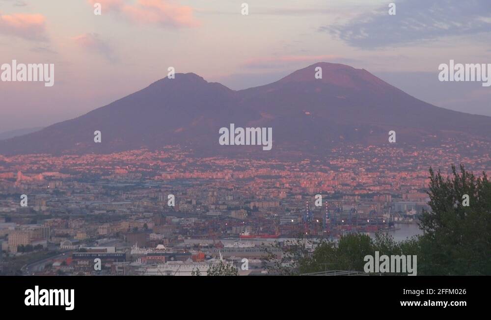Volcano vesuvio Stock Videos & Footage - HD and 4K Video Clips - Alamy