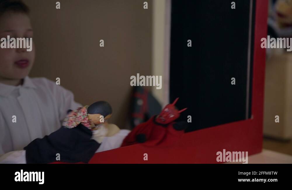 Big puppets Stock Videos & Footage - HD and 4K Video Clips - Alamy