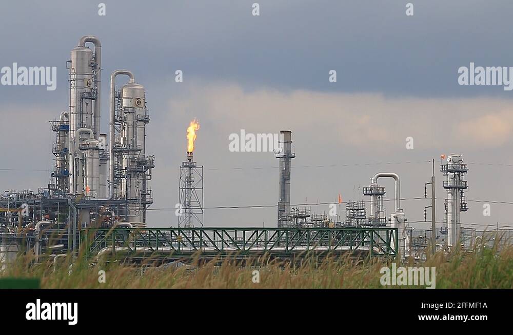 Petroleum plant Stock Videos & Footage - HD and 4K Video Clips - Alamy
