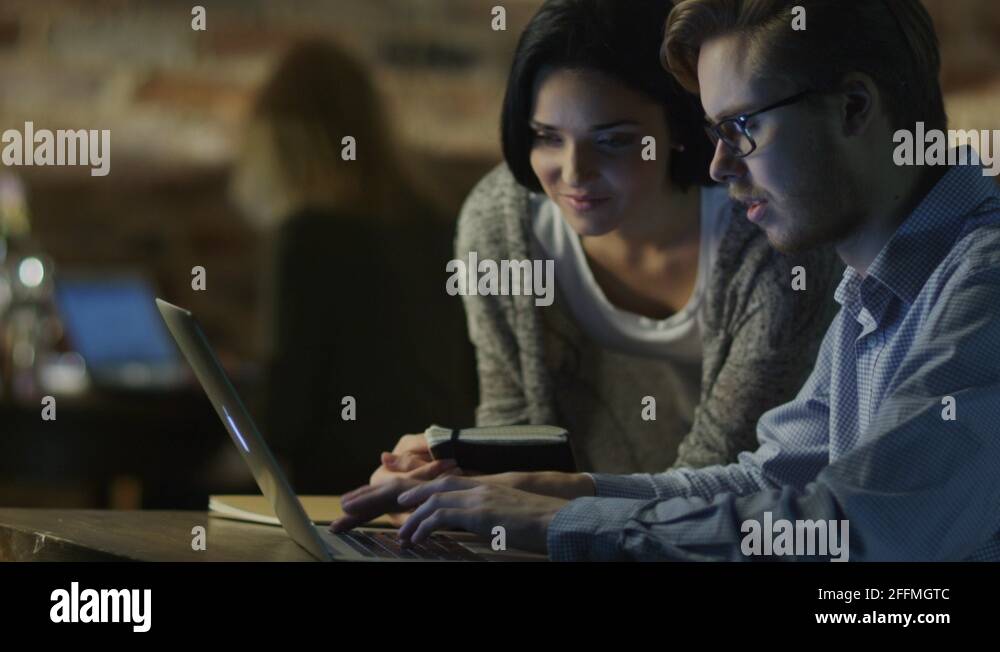 Coffee shop laptop discussion Stock Videos & Footage - HD and 4K Video ...