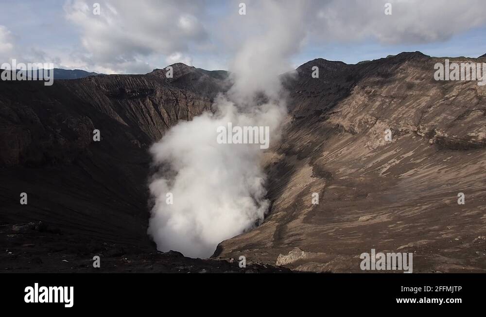 Central java volcano Stock Videos & Footage - HD and 4K Video Clips - Alamy