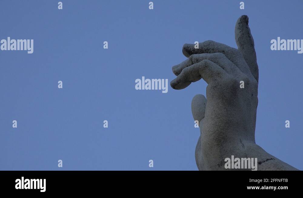 ULTRA HD 4K Statue hand raise blue sky sculpture symbol artwork ...