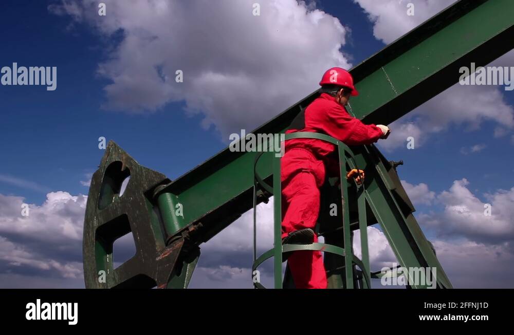 Oil head rig worker Stock Videos & Footage - HD and 4K Video Clips - Alamy