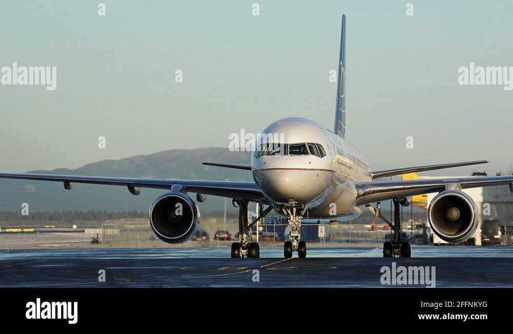 United Airlines Boeing 757 check rudder and set slatch Stock Video ...