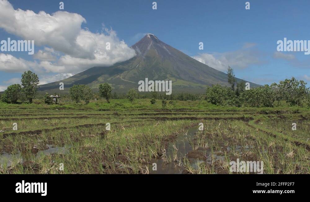 Volcano Mount Mayon, Legazpi, Philippines Stock Video Footage - Alamy
