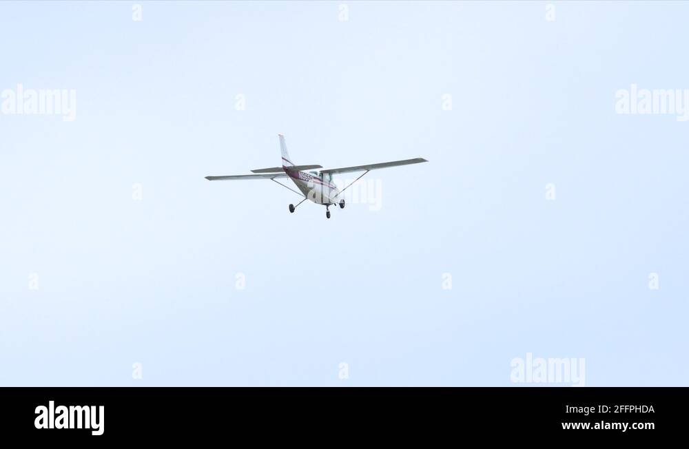 Cessna in flight Stock Videos & Footage - HD and 4K Video Clips - Alamy