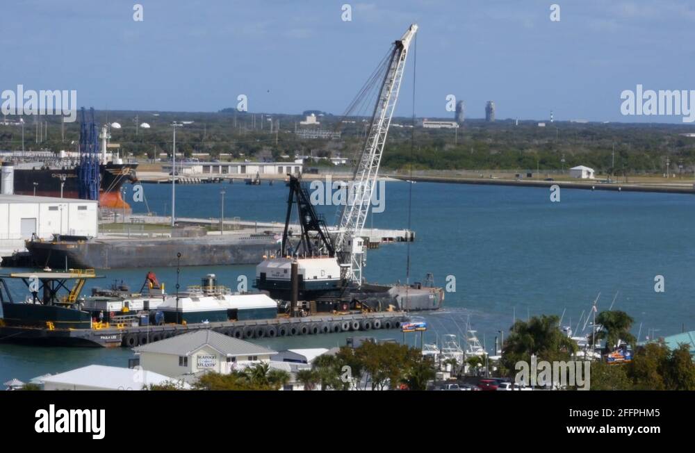 Dredging crane Stock Videos & Footage - HD and 4K Video Clips - Alamy
